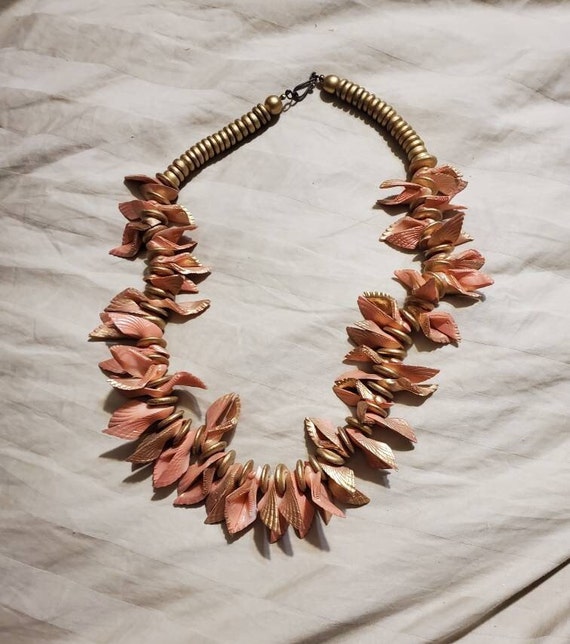 Peach Shell and Gold Toned Beaded, 20 inch Single St… - Gem