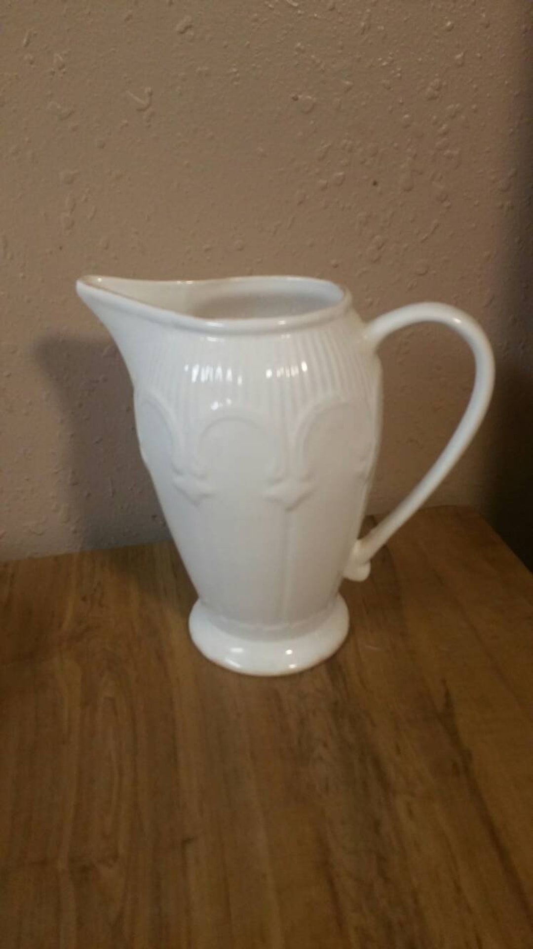Le Grande Buffet, Salatier Solid White Serving Pitcher With Embossed ...