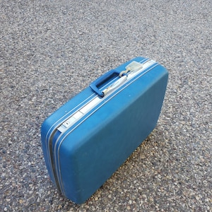 Very Clean, Large Sized, Hard Sided Samsonite Silhouette Powder Blue ...