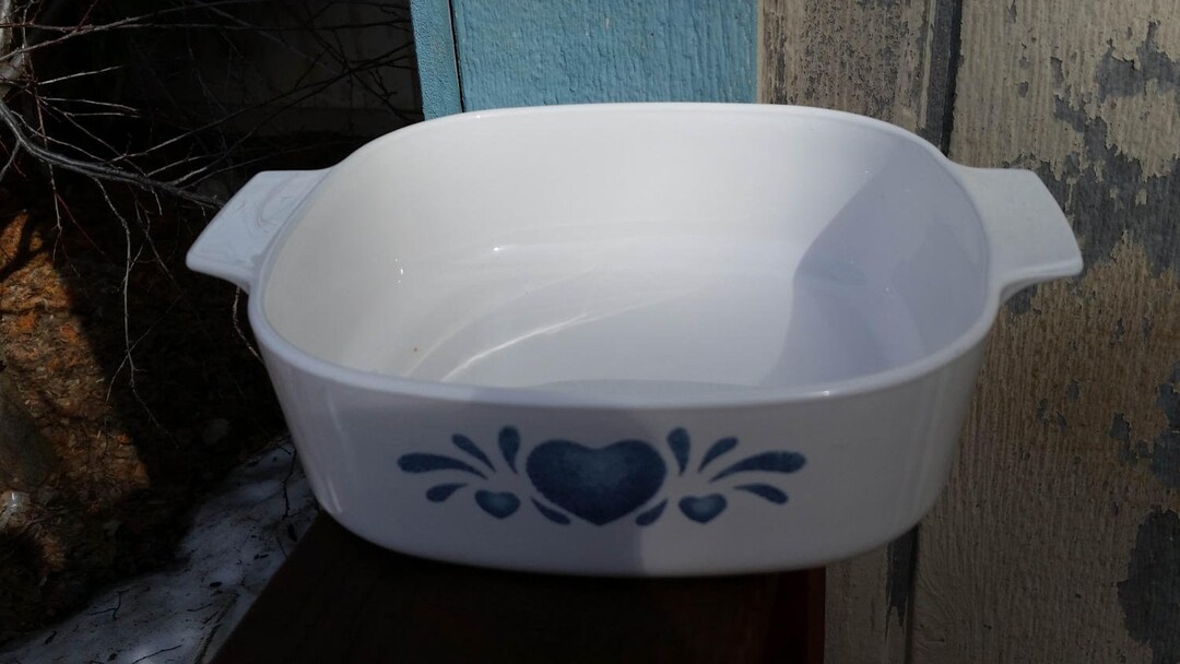 A 2 B Country Kitchen Corning/pyrex 2 Liter White and Blue Sponge Ware ...