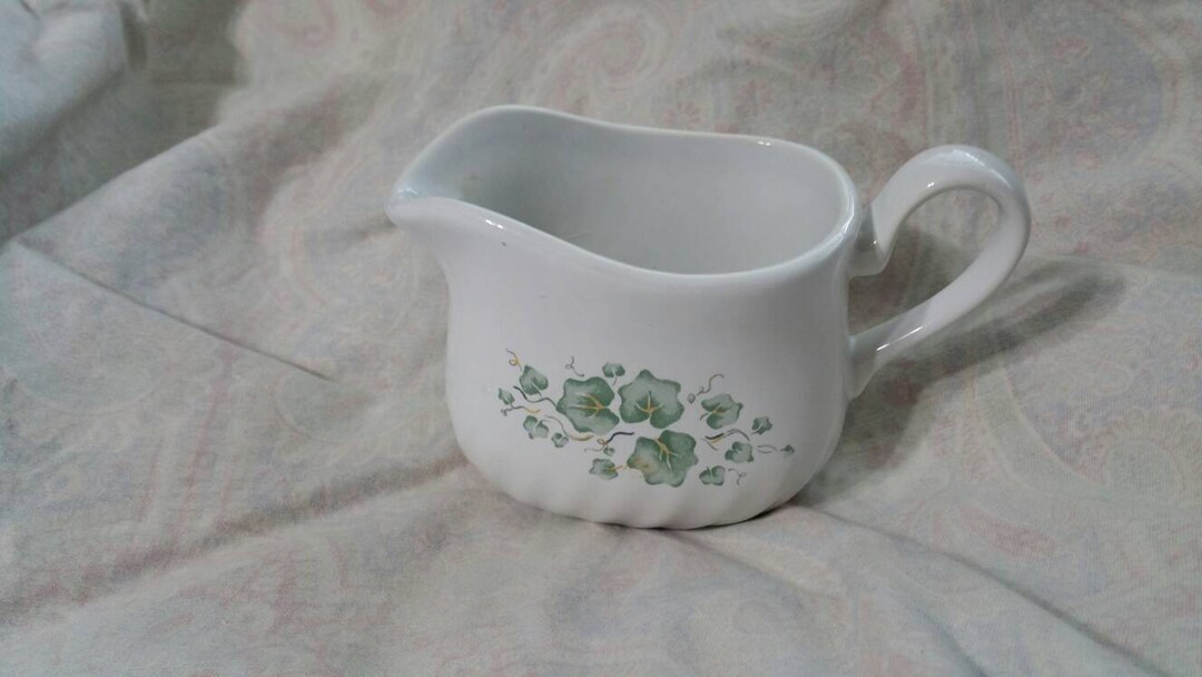 Corelle Coordinates Gravy Boat or Syrup Pitcher or Sauce Serving Dish ...