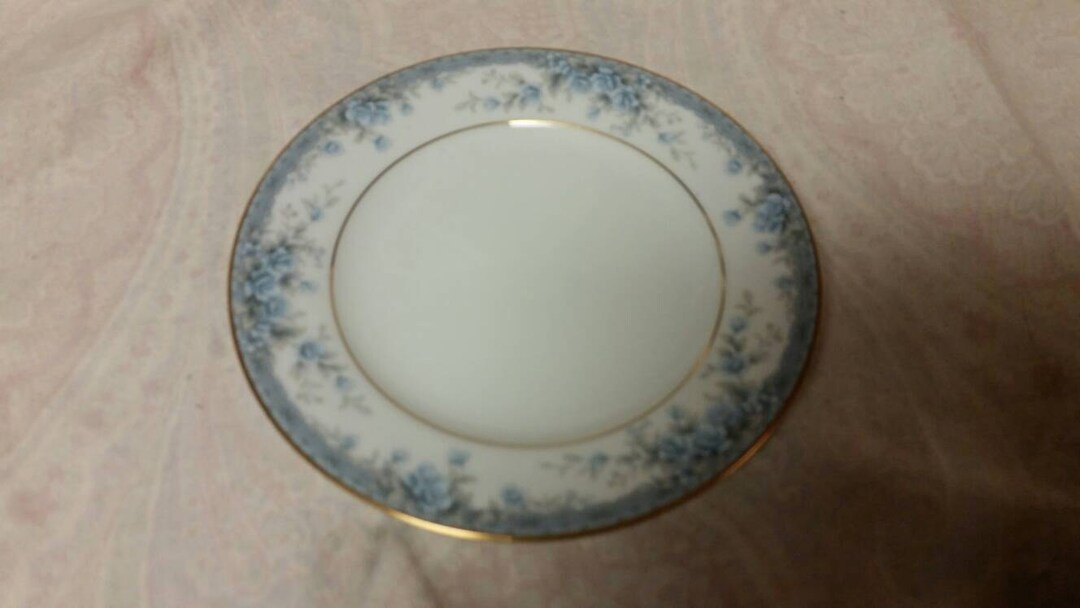 Contemporary Noritake Made in the Phillipines Avalon Pattern 7 Inch ...