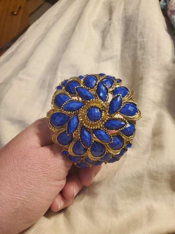 Large, Royal Blue Flower, Gold Toned Metal, Clamper B… - Gem