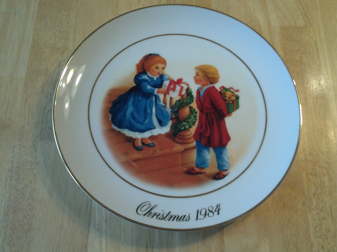 Christmas 1984 Fourth Edition Christmas Memories 9.5 Inch Decorator ...