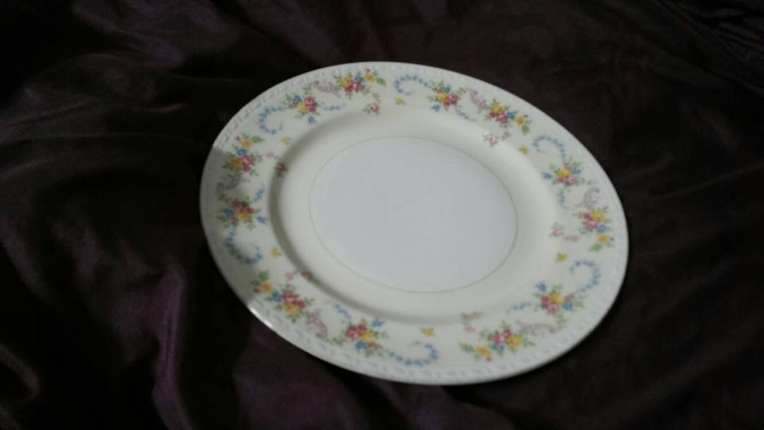 Homer Laughlin Georgian Pale Yellow Eggshell Nautilus 9.75 Inch Dinner ...