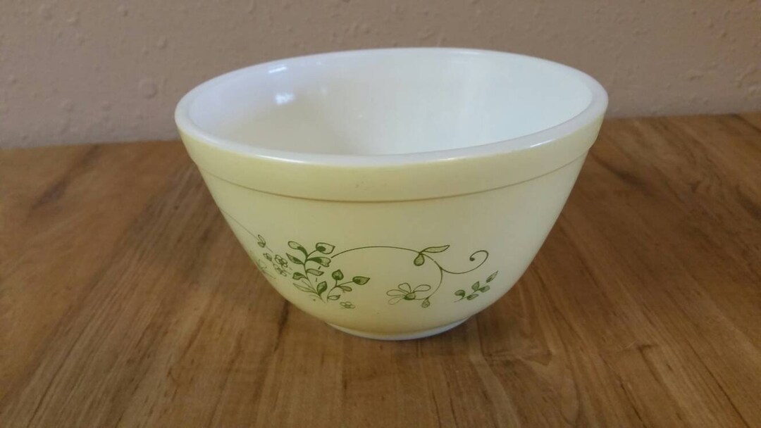 Shenandoah Pattern Pyrex 750 ML Glass Dish or Mixing Bowl Yellow With ...