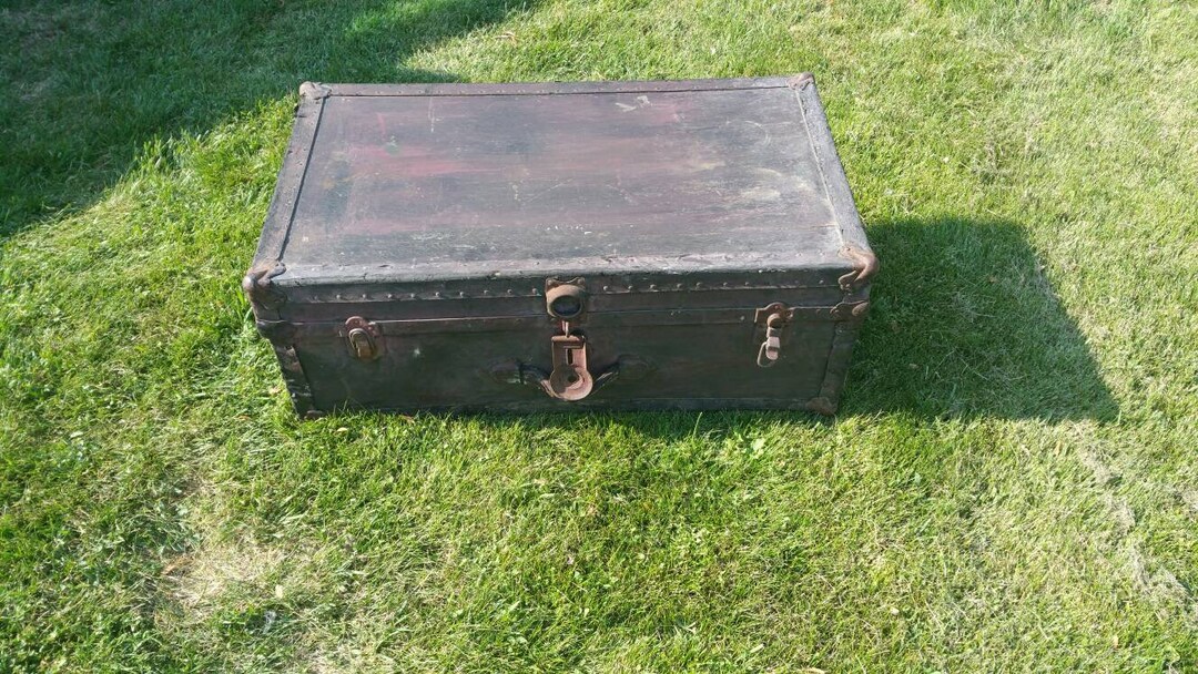Very Rustic Western Flat Topped Trunk or Foot Locker Home Decor Blanket ...