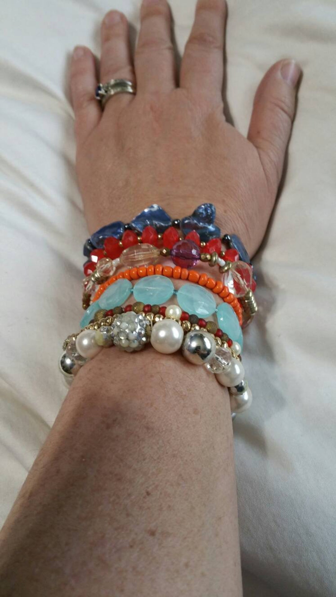 Ensemble de 8 Bracelets Extensibles en Métal et Perles en Plastique ...