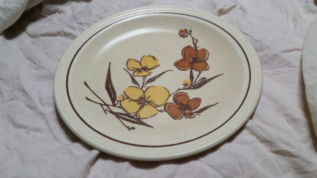 Homer Laughlin 10 Inch Pale Yellow Brown and Yellow Flower Dinner/chop ...