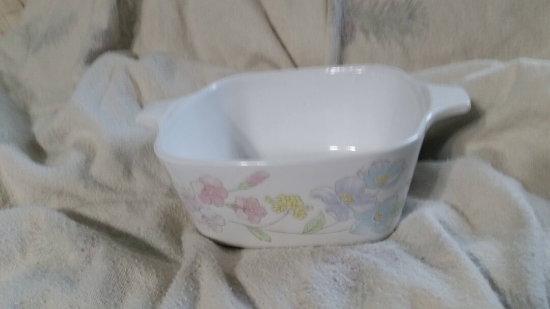 P 43 B Collectible Glass Pastel Bouquet Small 5.25 Inch Square Serving ...