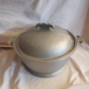 Guardian Service, Medium Sized Hammered Aluminum Casserole Dish ...