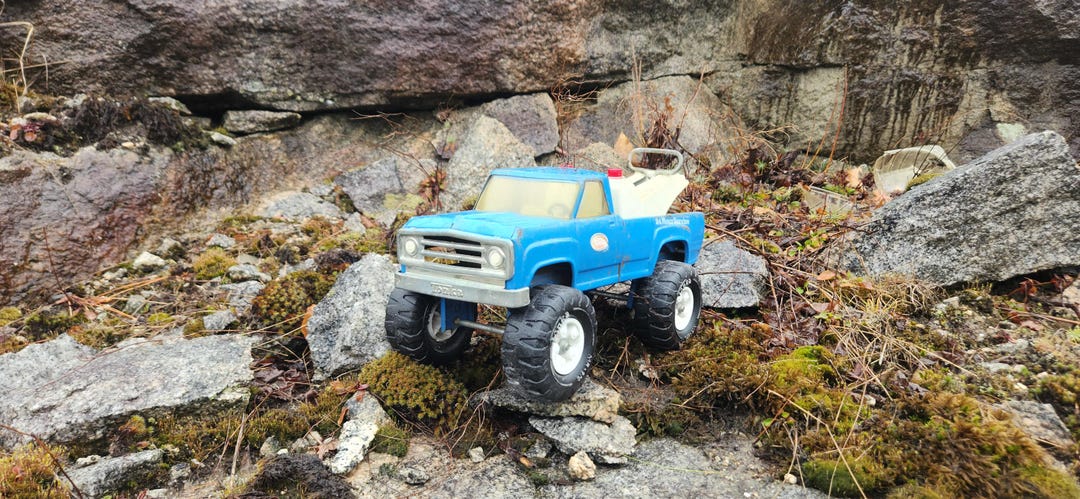 Vintage Blue Steel Tonka Toy Tow Truck Old New England Barn Treasures ...