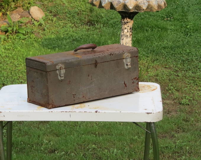 Vintage Green Metal Tool Box With Leather Handle and Amazing - Etsy