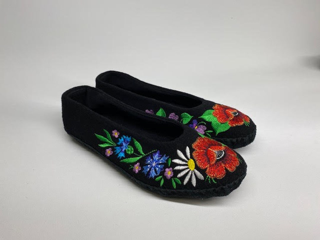 Embroidered Slippers With Red Poppy - With Suede Leather Sole, US 8.5-9 ...