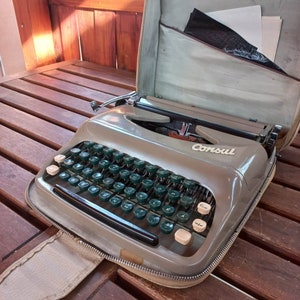 Vintage Consul Portable German Typewriter - Etsy
