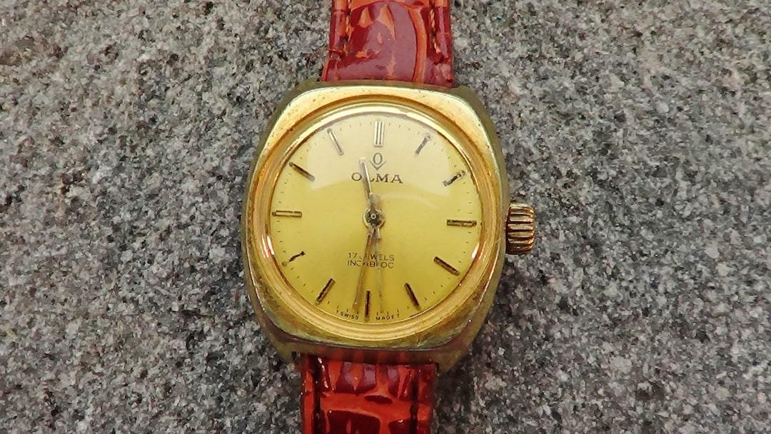 Olma Vintage Swiss Mechanical Women's / Unisex Watch I TELL MY Ma - Etsy