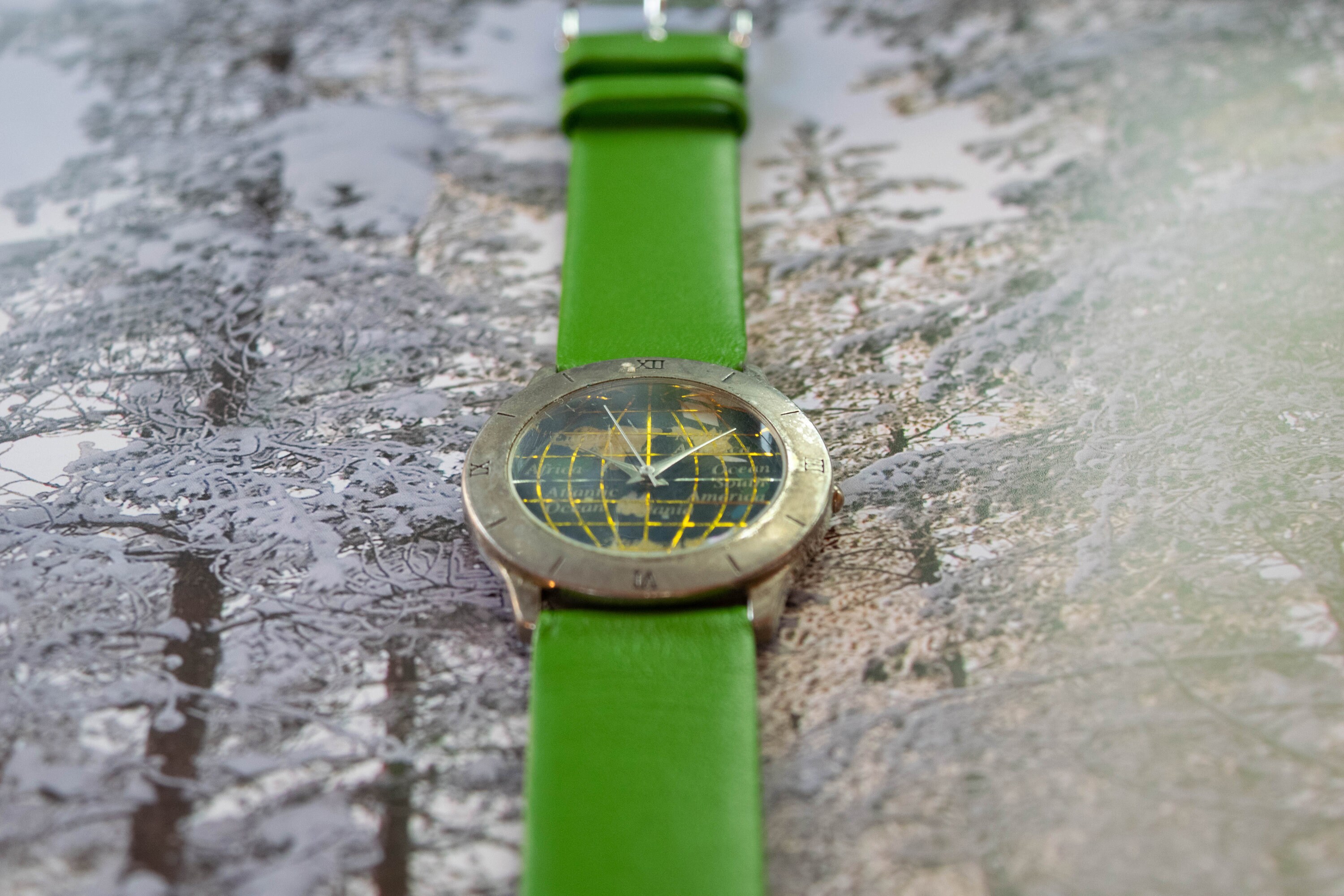 EARTH Vintage Swiss Quartz Women's / Unisex Fashion Watch UNITED ...