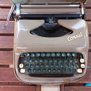 Vintage Consul Portable German Typewriter - Etsy