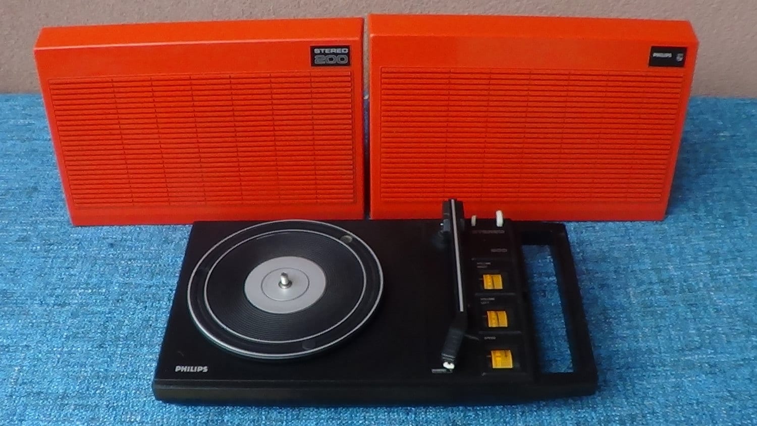 Philips Dutch FLYING in a RED DREAM Record Player 1980 - Etsy