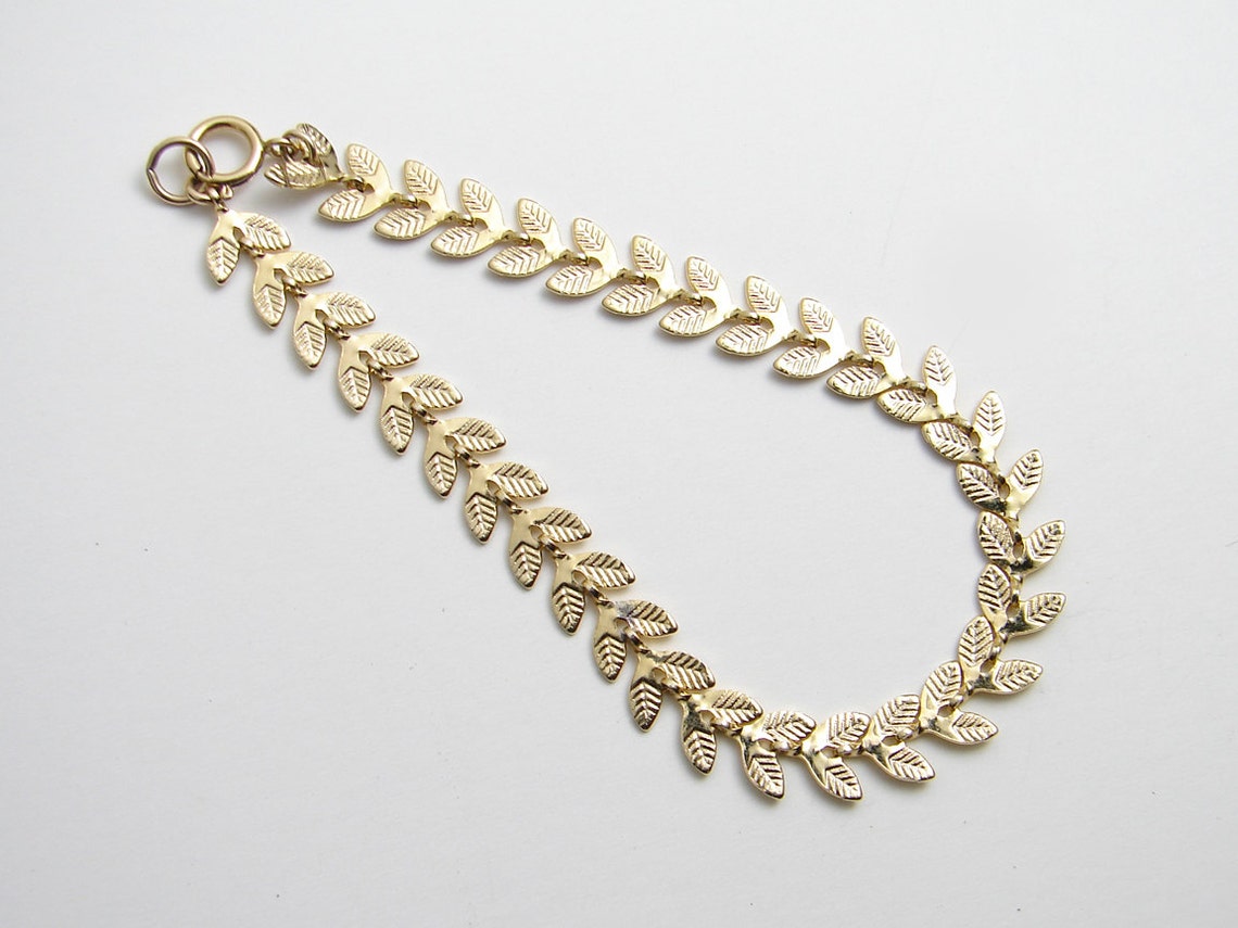 Laurel Bracelet ~ Gold Leaf Chain ~ Leaf Bracelet ~ Laurier ~ Chevron ...