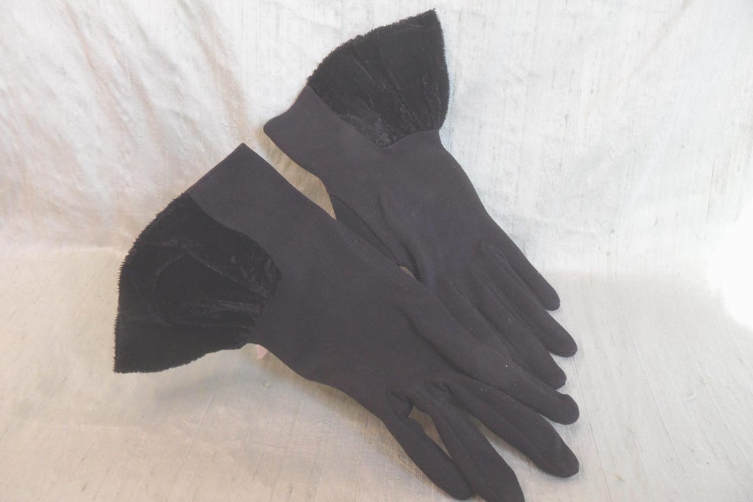 Velvet Side Cuff Ruffle on These Black Gloves / Vintage Woman's Cotton ...