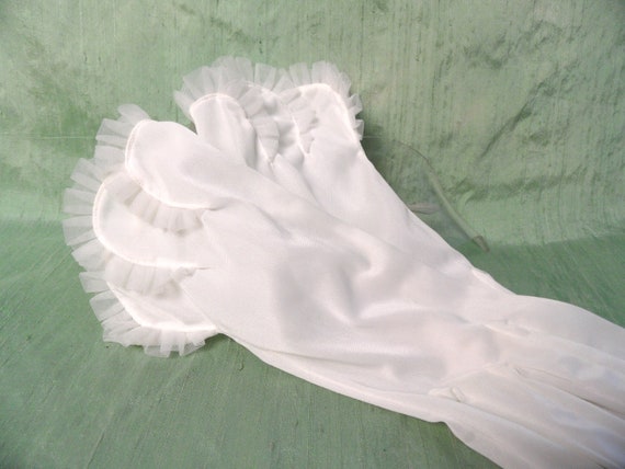 Sheer White Nylon Ruffle Cuff Gloves / Vintage Van Raalte - Etsy