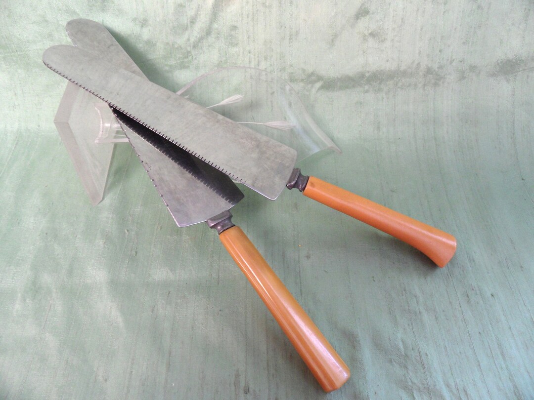 2 Bakelite Cake Servers / Vintage Serrated Utensils, Butterscotch Color ...
