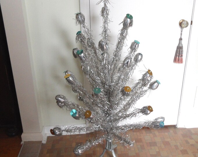 4 Foot Silver Fringe Aluminum Table Top Christmas Tree W Reflector ...