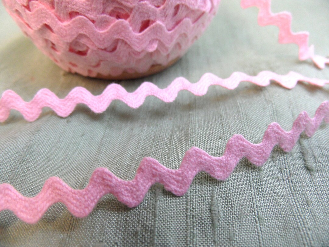 25 Yards of Narrow Pink Rick Rack Sewing Trim / Vintage 1/4 Inch Baby ...