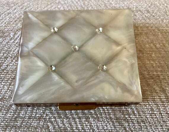 Wiesner of Miami 'Trickettes' powder compact with cus… - Gem