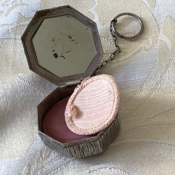 1920's Jonteel finger ring powder compact - Gem