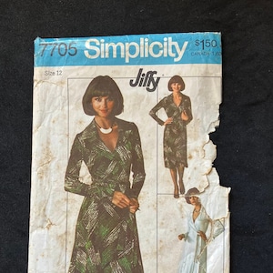 Simplicity 7705 Pattern for Misses' JIFFY Wrap Dress in 2 Evening or ...