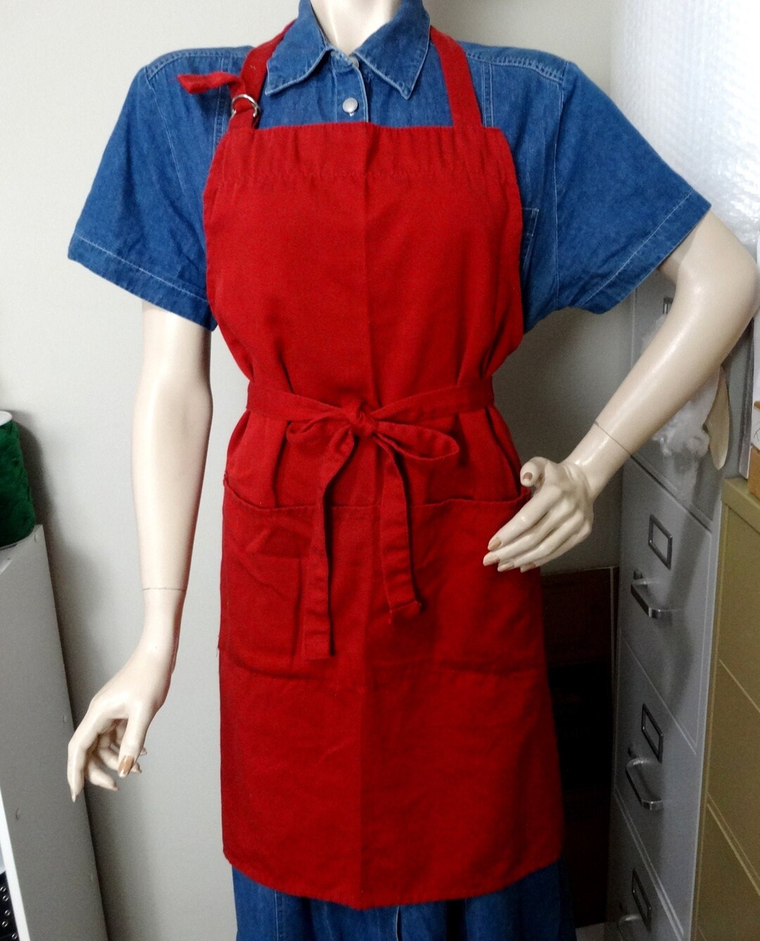 Red Bib Kitchen Apron With Adjustable D Strap and 2 Large Pockets ...