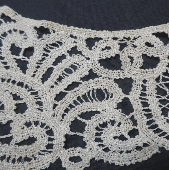 1930s Vintage Lace Yoke & Collar Piece in Ecru Cotton, Free Bobbin ...