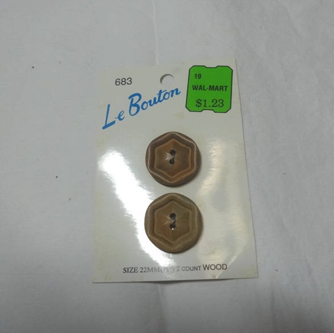 Card of Le Bouton Wood Buttons, Sew Through Style, 7/8 Inch, 2 on Card ...