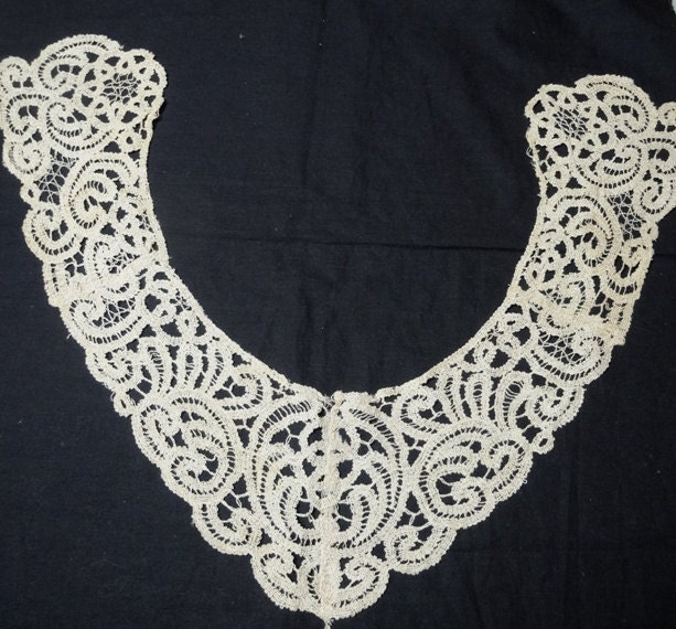 1930s Vintage Lace Yoke & Collar Piece in Ecru Cotton, Free Bobbin ...