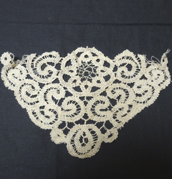 1930s Vintage Lace Yoke & Collar Piece in Ecru Cotton, Free Bobbin ...