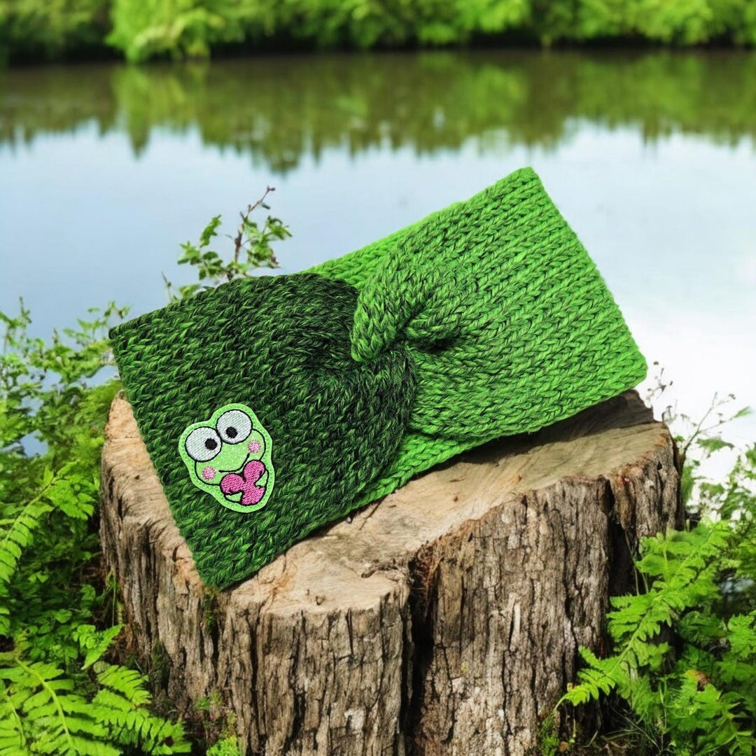 Cartoon Frog Hugging a Heart Knit Ear Warmer, Handmade Earwarmer, Gift ...