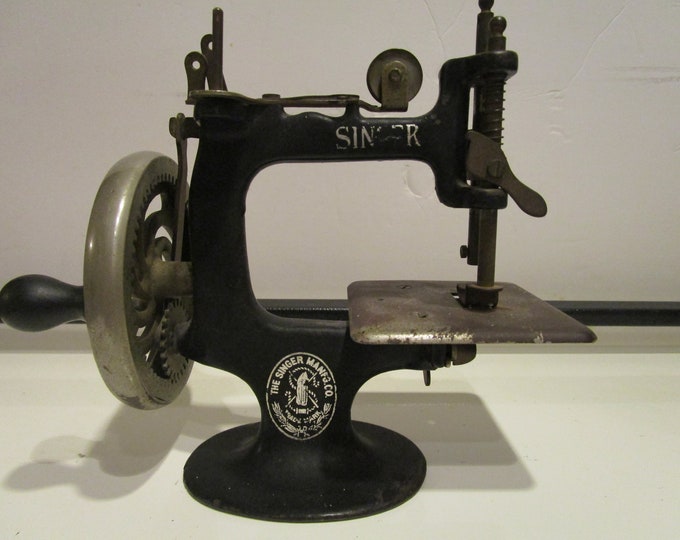 1914 Antique Child's Toy Singer Sewing Machine With Hand Crank Made in ...