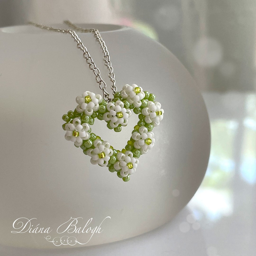 Flower Heart Pendant Beading Pattern and Tutorial, Beaded Daisy Heart ...