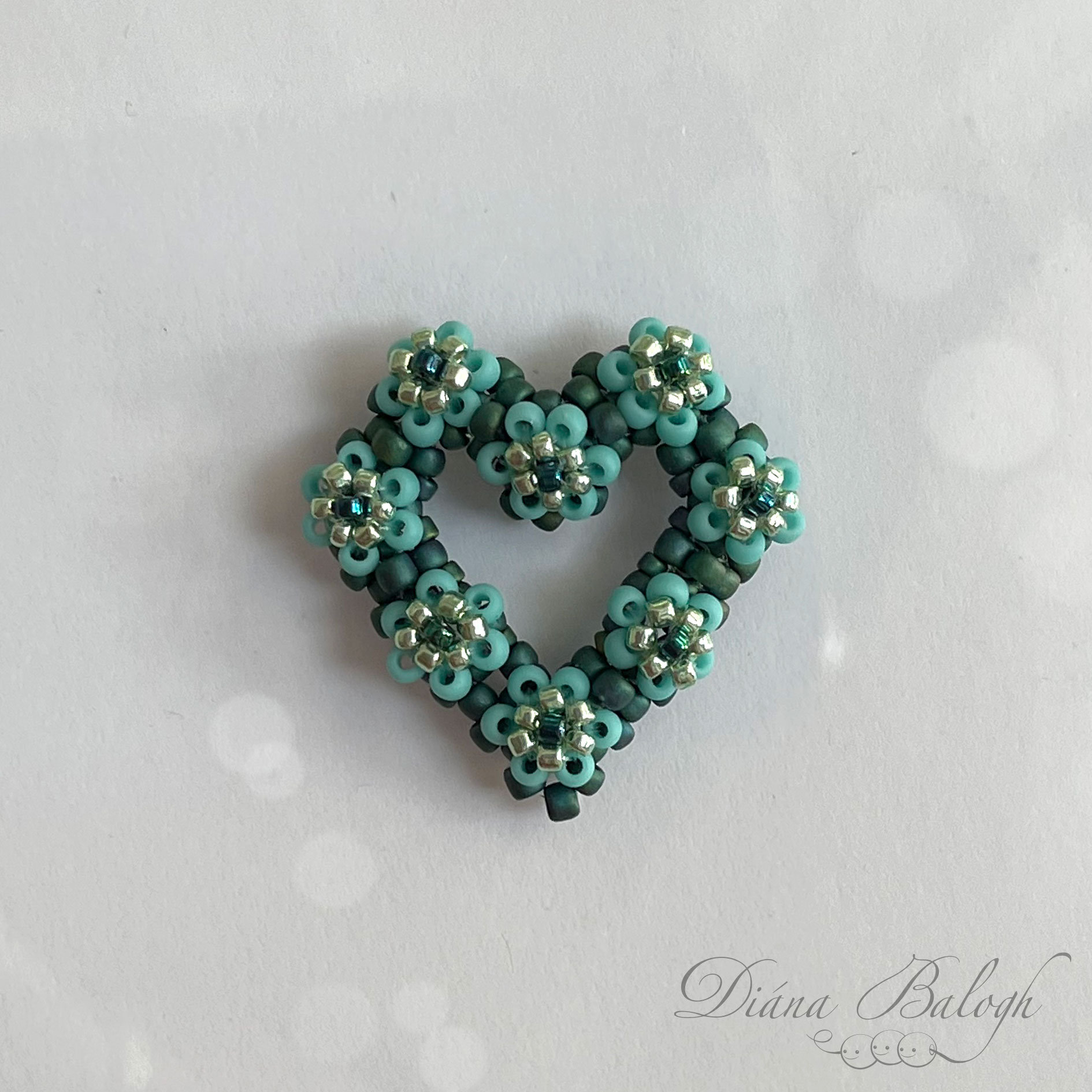 Flower Heart Pendant Beading Pattern and Tutorial, Beaded Daisy Heart ...