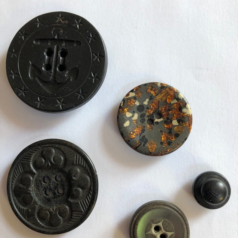 0899 LK Eleven Select Composition Antique Buttons Including 5 Whistle ...