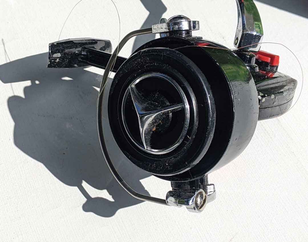 Vintage Intrepid New De Luxe Fixed Spool Fishing Reel Model 3010, in ...