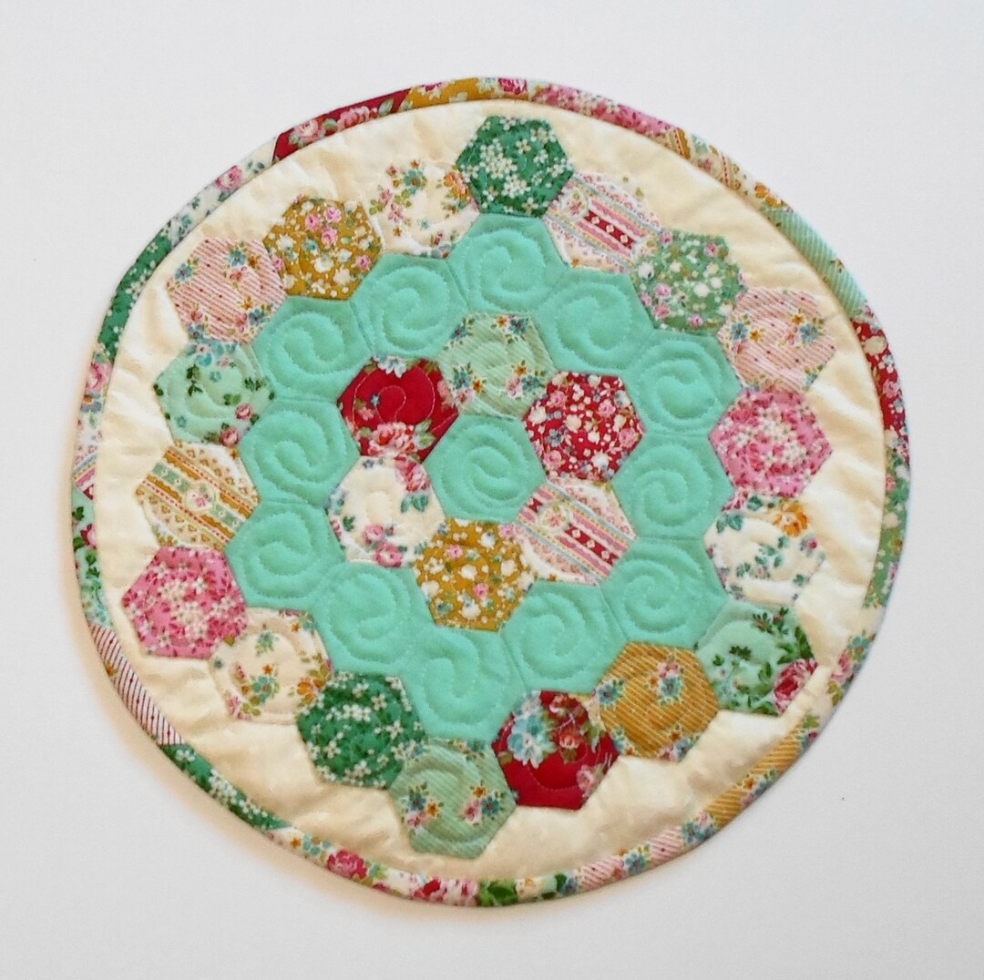 Handmade EPP Round Quilted Floral Fabric EPP Hexies Table Topper 13 1/4 ...