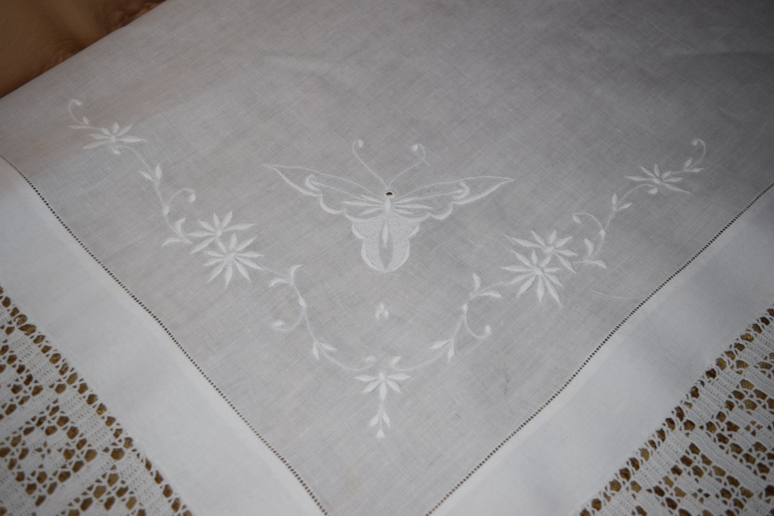 Vintage 1920's English Tea Cloth Tablecloth Irish Linen White on White ...