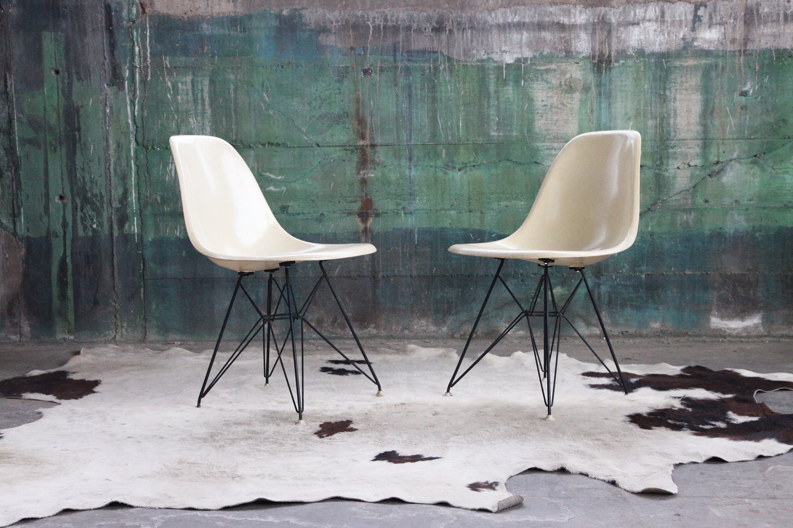 SOLD. Early Vintage Charles Eames Eiffel Tower Eggshell and Black Fiberglass Side Chairs for Herman Miller a Pair Etsy