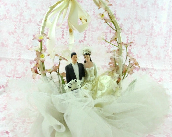 Vintage Wedding Cake Topper Floral Arch Brunette Couple Tulle - Etsy