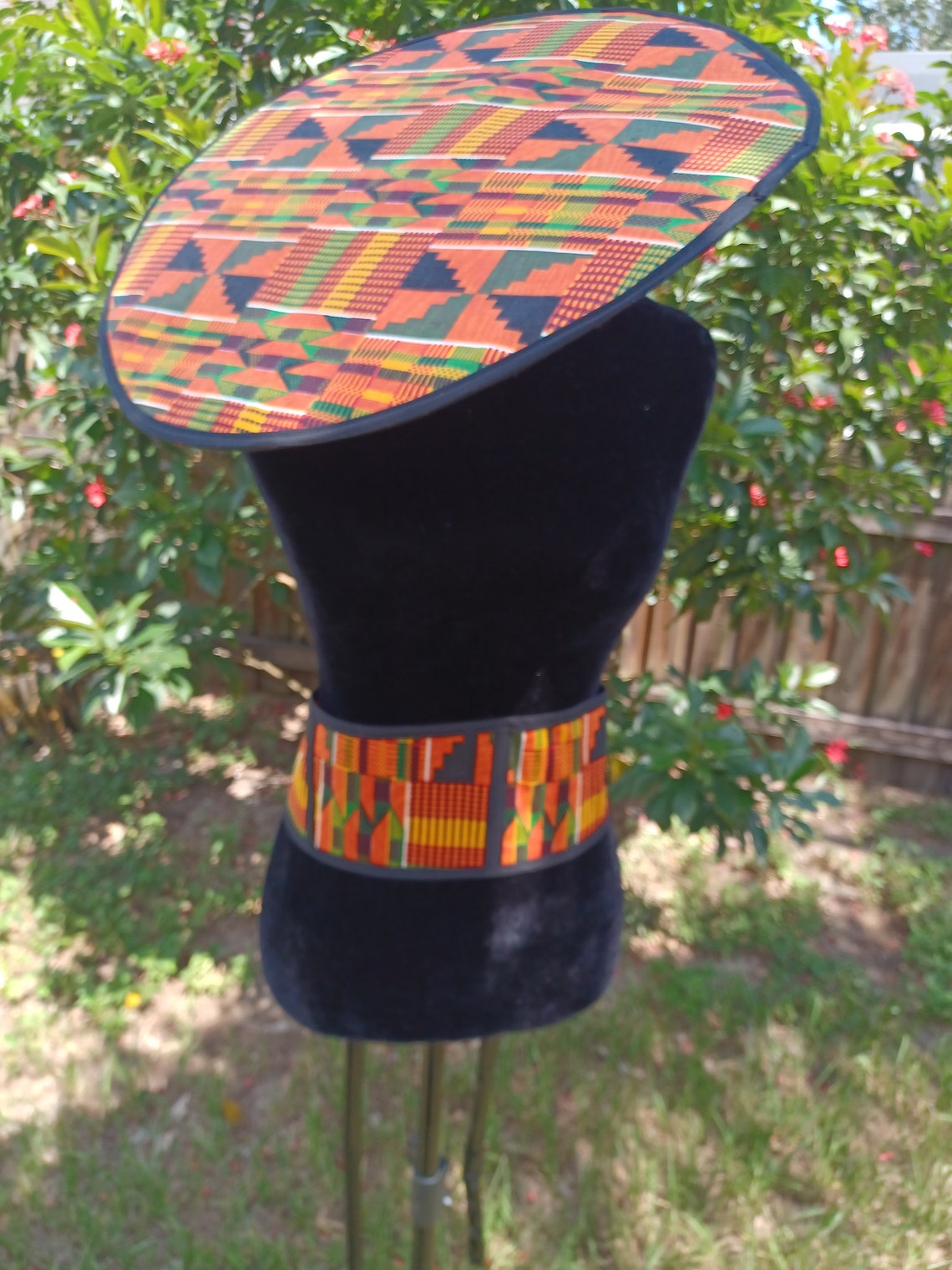 LARGE ROUND FASCINATOR Hat-17inches Round African Flat Hat Fascinator ...