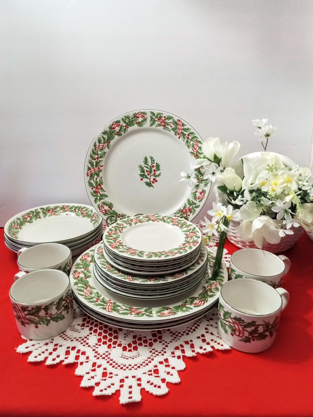 Vintage Holiday Ribbon Christmas Dinnerware Set by Majesticware - Etsy