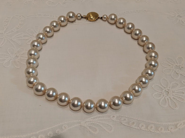 Vintage Large Faux Pearl Chocker. Cream Color Large Glass/Pearls. Large ...
